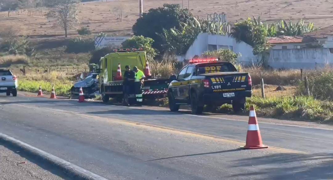 Acidente entre carreta e carro deixa uma pessoa Ferida – Diário da Manhã